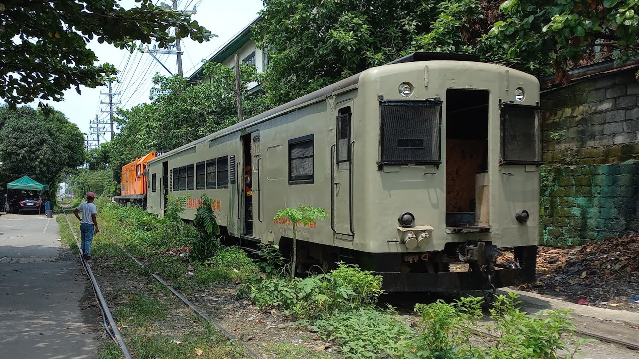 PNR GE U15C DEL 918 + CMC 201 passby Tayuman RR XING - YouTube