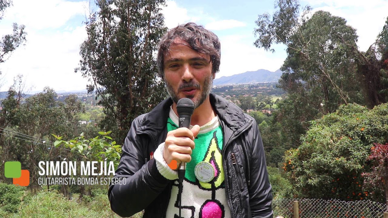 Simón Mejía Bomba Estéreo - YouTube
