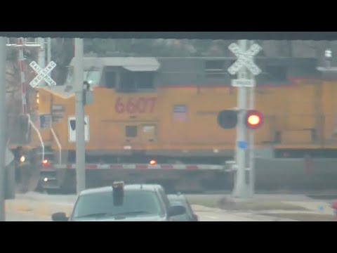 UP 6607 Leads MPRAS through Blue Island, IL - YouTube
