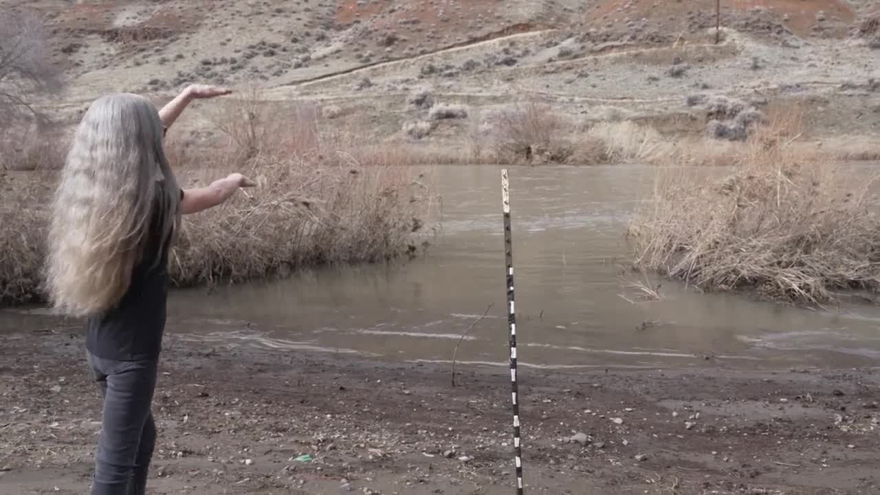 Oregon couple begins cleanup following Malheur River flood - YouTube