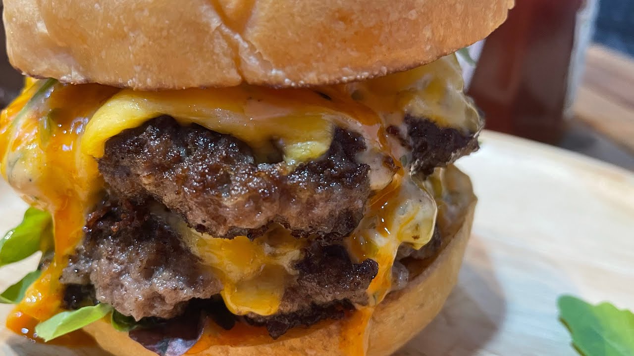 King Kong burger in Pattaya #thailand #pattaya #food - YouTube