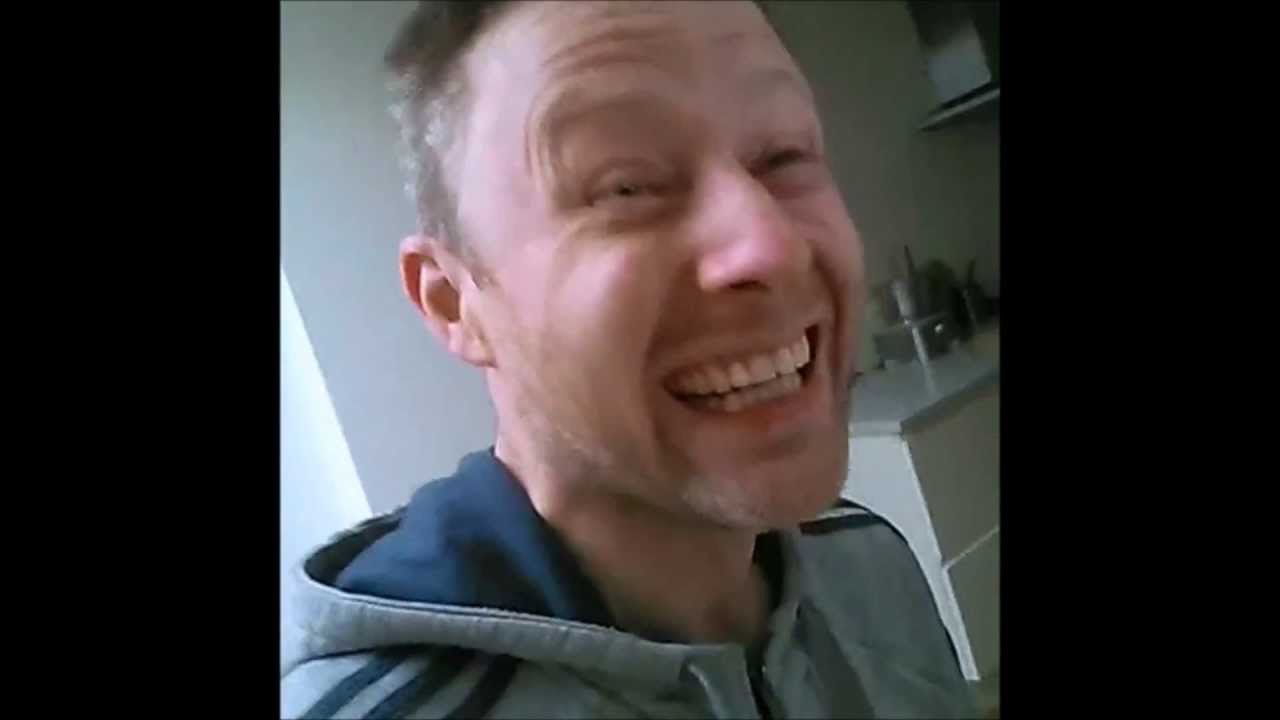 Limmy - The Plasterer (Vine) - YouTube