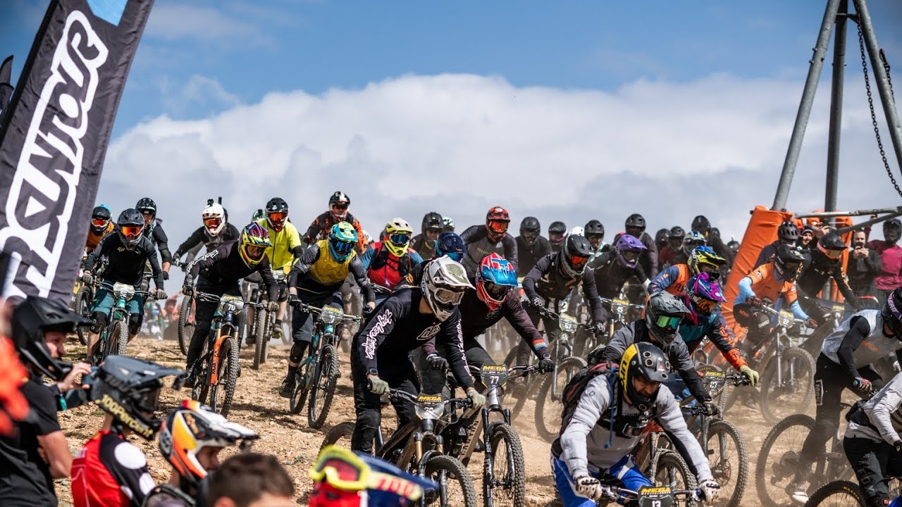 Megavalanche Alpe d'Huez 2023: Vague 1 di qualificazione - YouTube