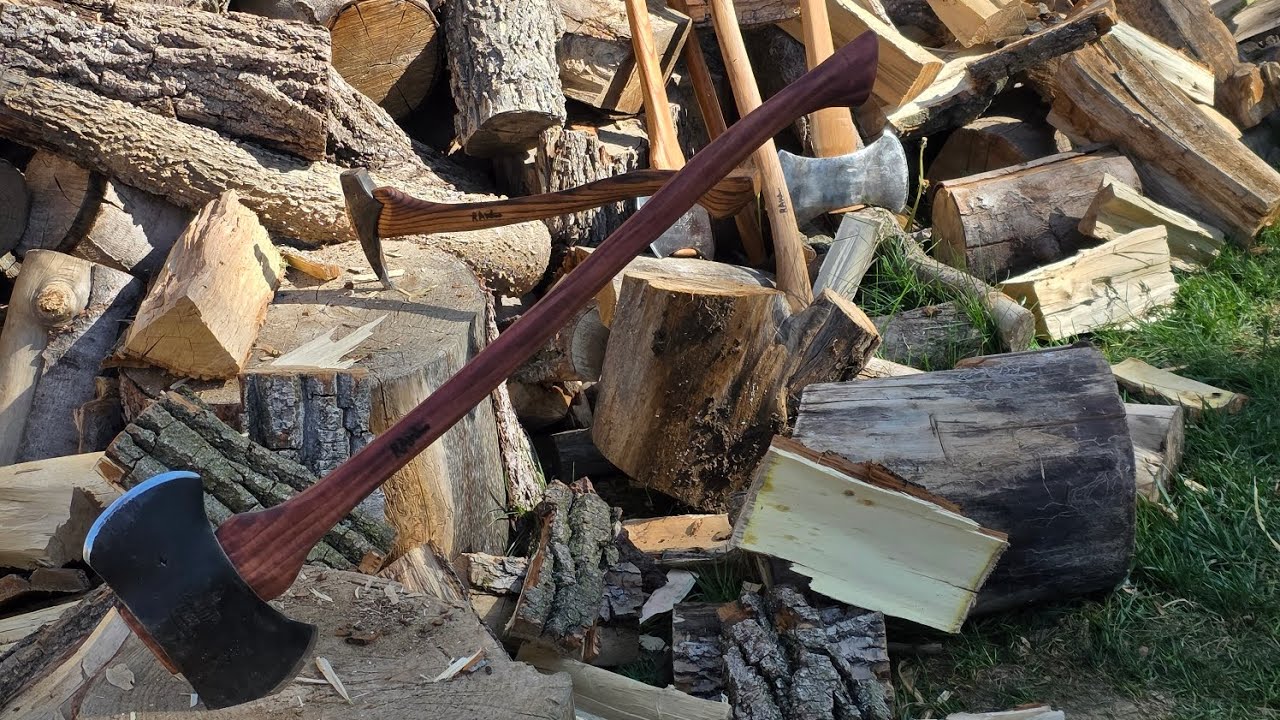 Just a little wood splitting session!#axe #splittingfirewood # ...