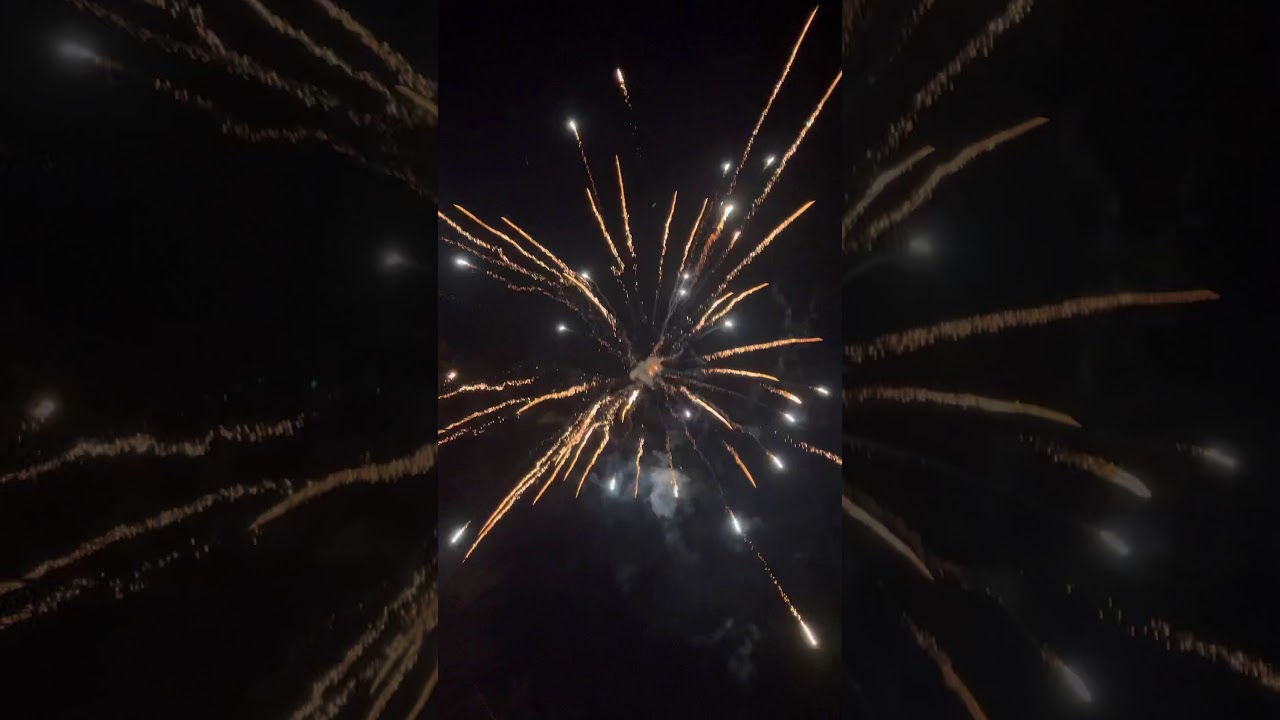 Neon Eagle by Pyro Diablo fireworks 200 gram 9 shots - YouTube