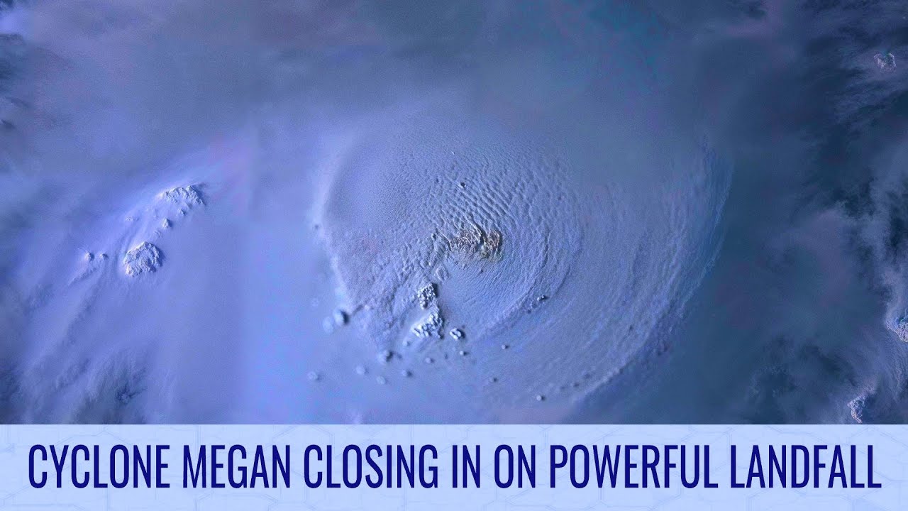 Cyclone Megan rapidly intensifies ahead of Australian landfall - YouTube