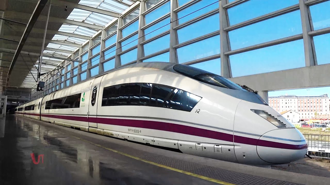 TREN AVE RENFE 103 EN DOBLE COMPOSICIÓN SALE DE MADRID PUERTA DE ATOCHA ...