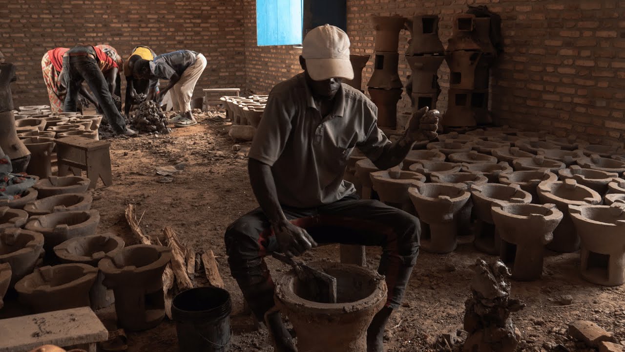 In Burundi, il progetto Umuco porta energia pulita - YouTube