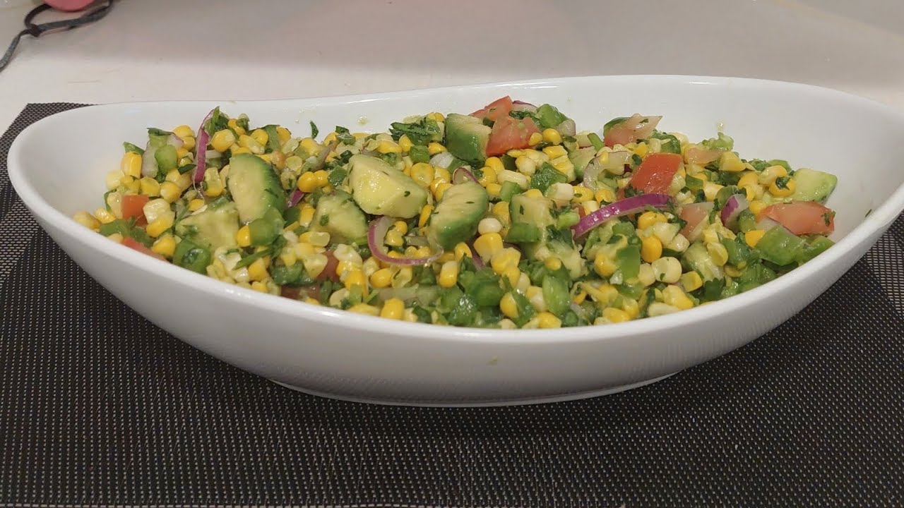UNA ESPECIAL ENSALADA DE ELOTE CON AGUACATE - YouTube