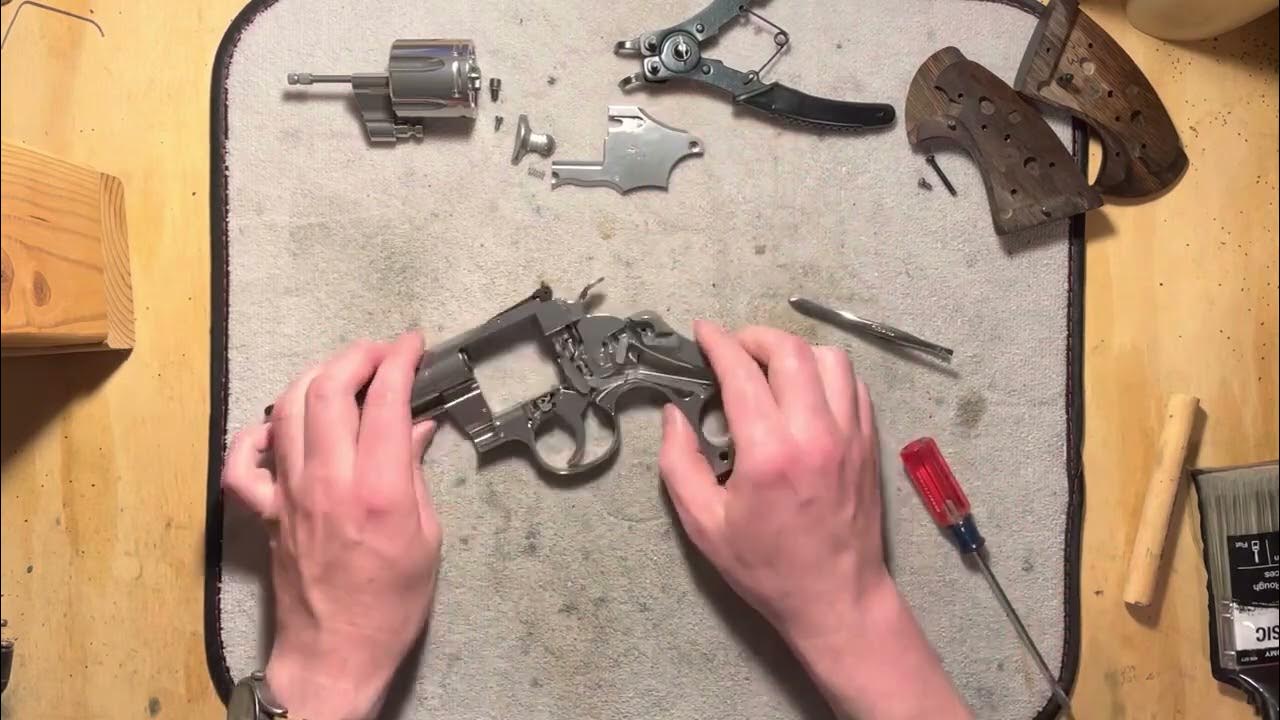 Desmontagem de revolver colt python - YouTube