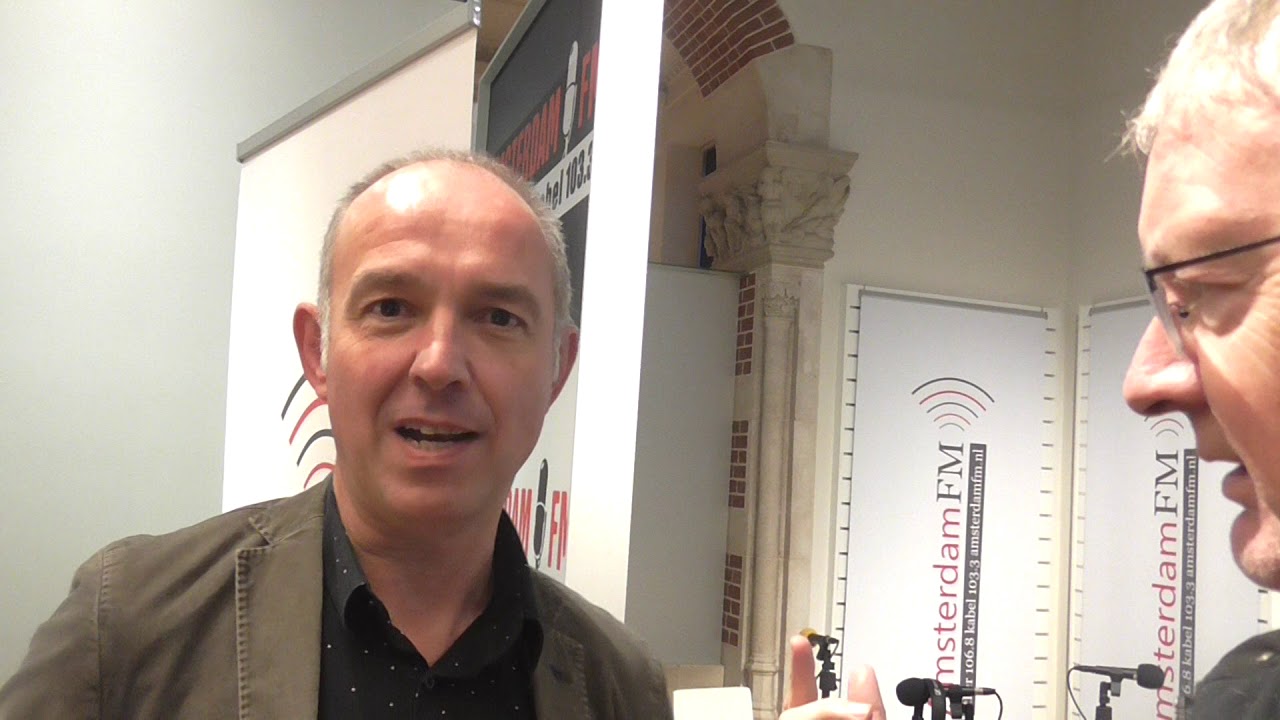 Multitalent Peter W.J. Brouwer over Het Siamees Moment - YouTube
