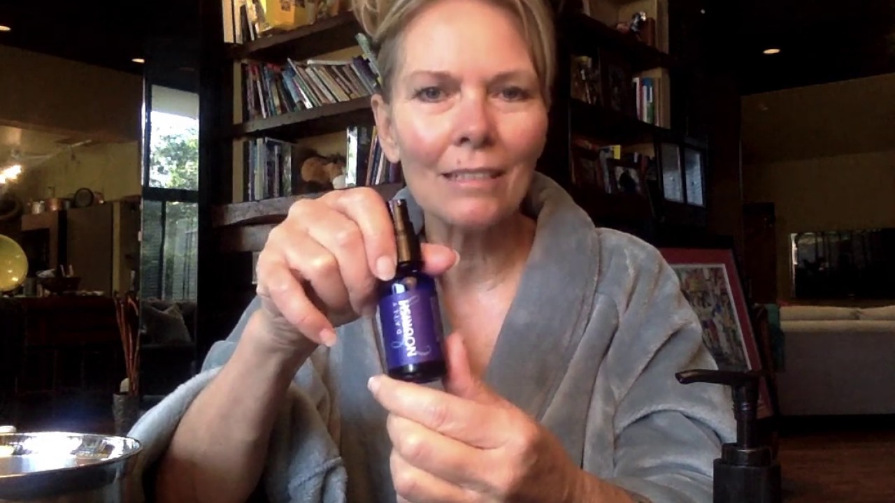 Watch Linda describe how and why to use her Nourish facial oil. - YouTube