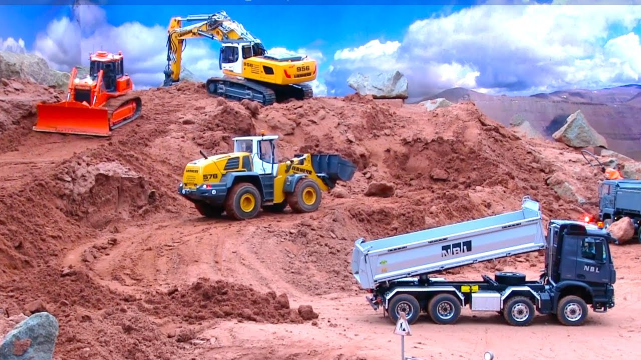 OUTSTANDING RC Constructionsite with RC Trucks, RC Loaders, RC Crane ...