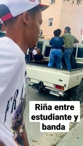 pleito entre estudiante y banda de los trinitario RD - YouTube