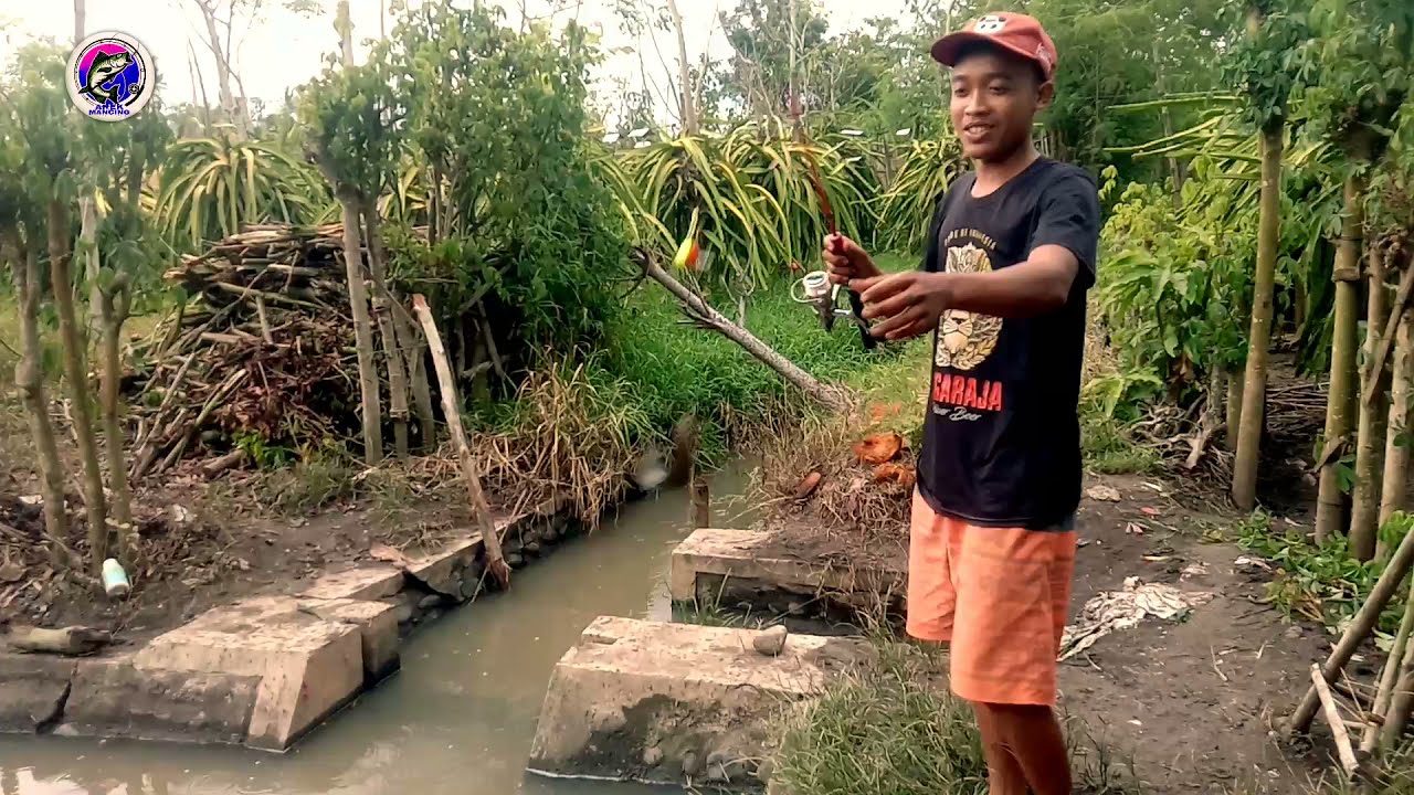 pertama kali mancing di empang peninggalan belanda - YouTube