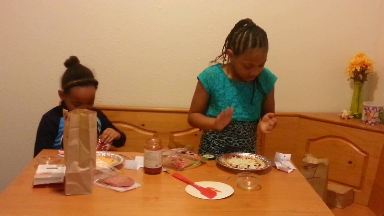 Geniah's pizza challenge - YouTube