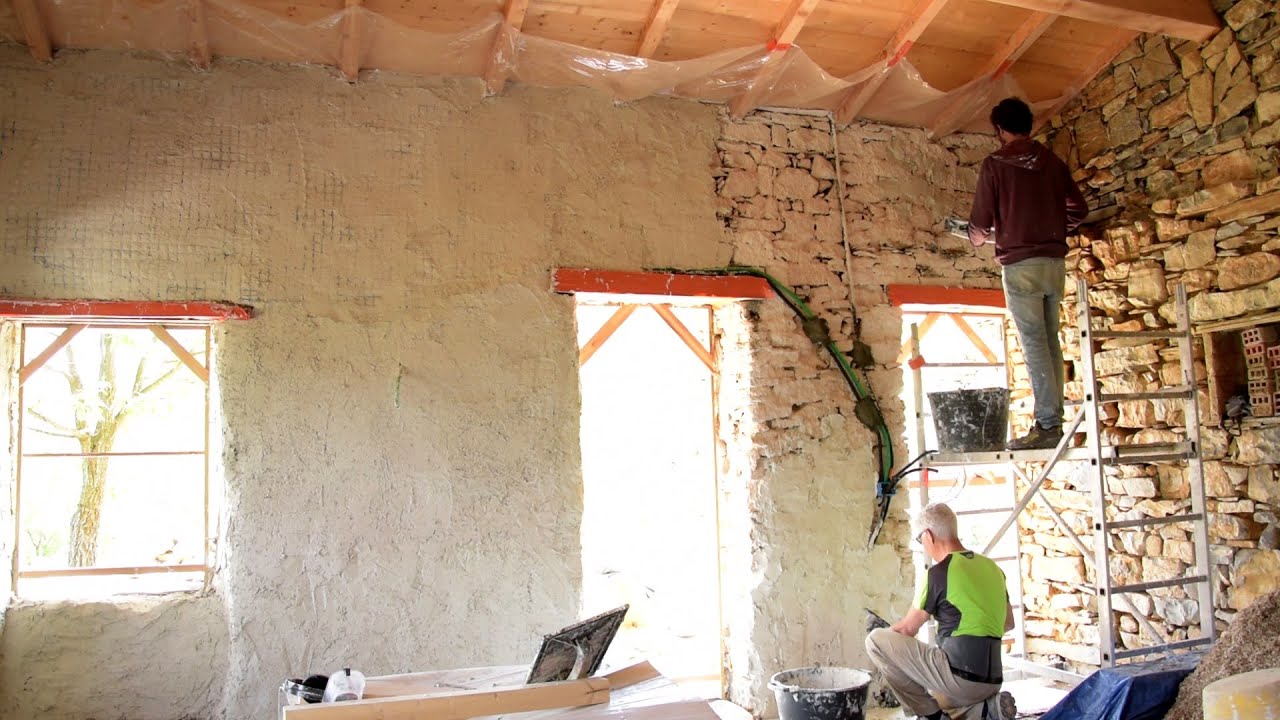 #46 Amazing progress! First coat of hemp and lime thermal plaster in our italian stone house ...