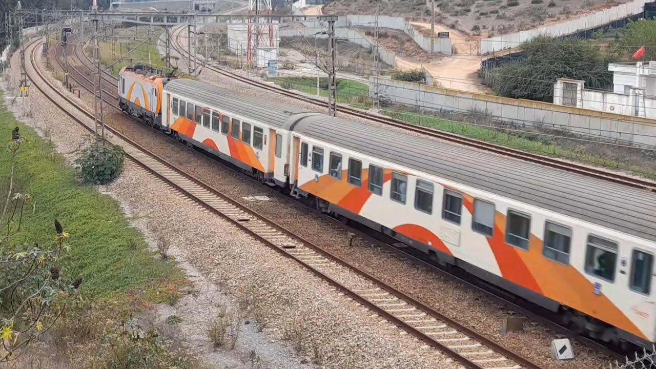 Alstom E-1452 assure Al Atlas N°V15274 sortant de Kénitra en vitesse ...