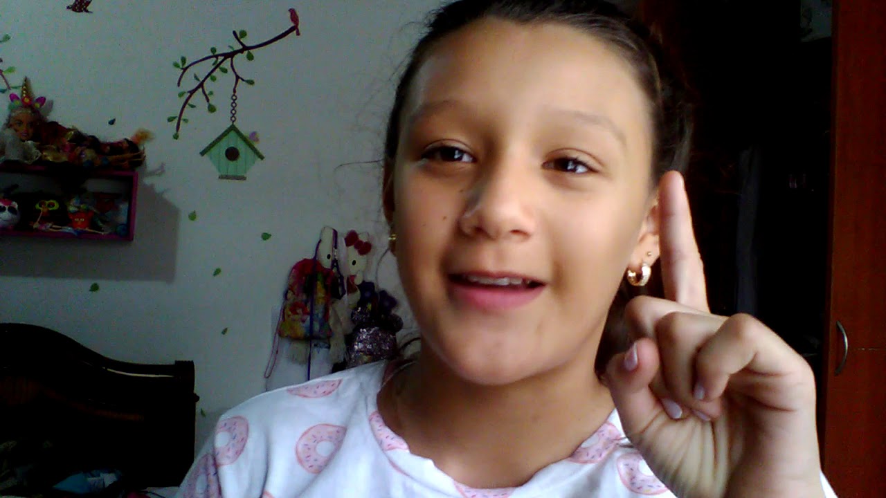 9 cosa sobre miiiiii / mi primer video - YouTube