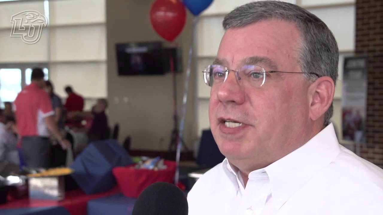 Athletics Welcomes Faculty Back to Campus - YouTube