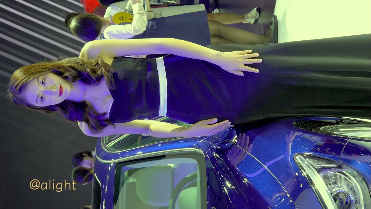 英菲尼迪01 车模 Auto Show Model 2018成都 Show Girl - YouTube