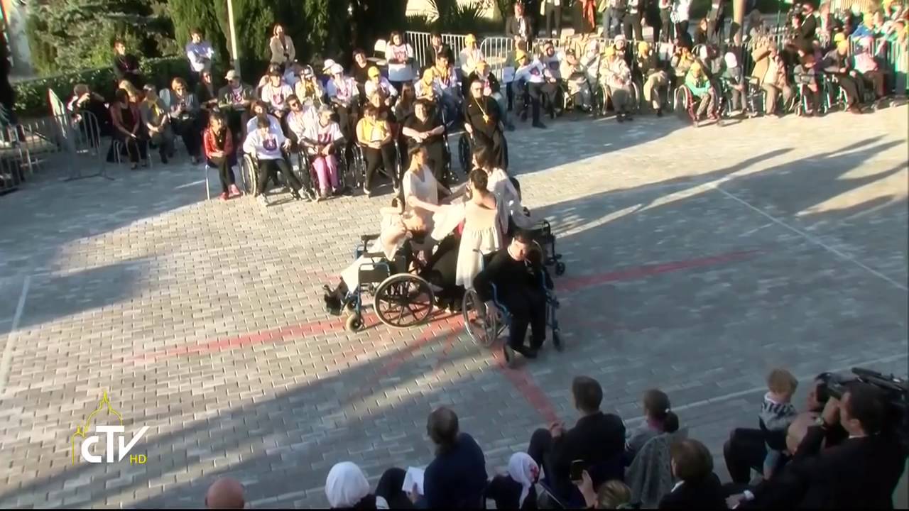 Children dancing "Pie Jesu" by Jackie Evancho to Pope Francis. October ...