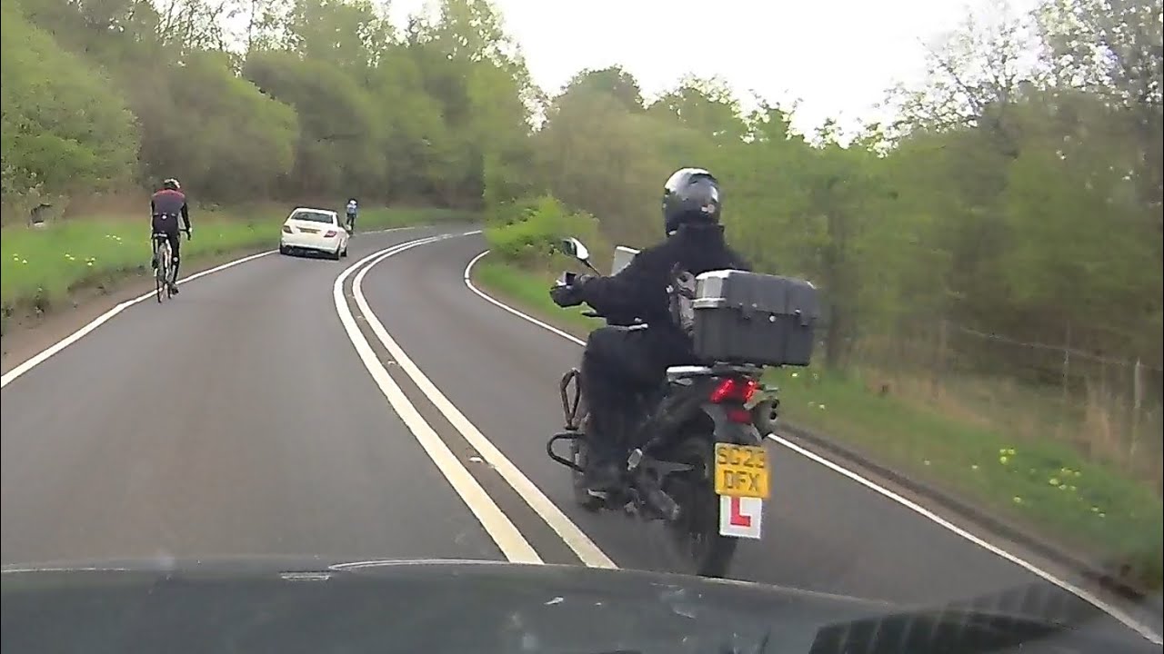 Why would this Moped take all those risks? Reckless #learner - YouTube