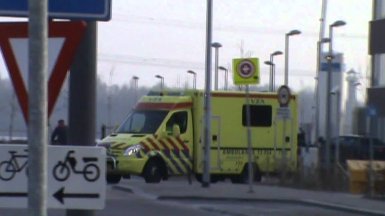 A1 AAMBULANCE VZA 13-354 SPECIALE ZORG AMBULANCE NAAR FLEVOZIEKENHUIS ...