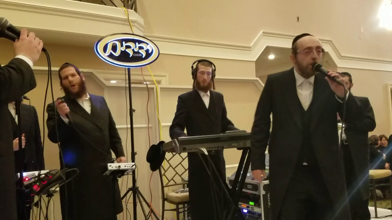 Heshy Pavel and arele Samet rocking with Yedidim choir what a wedding ...