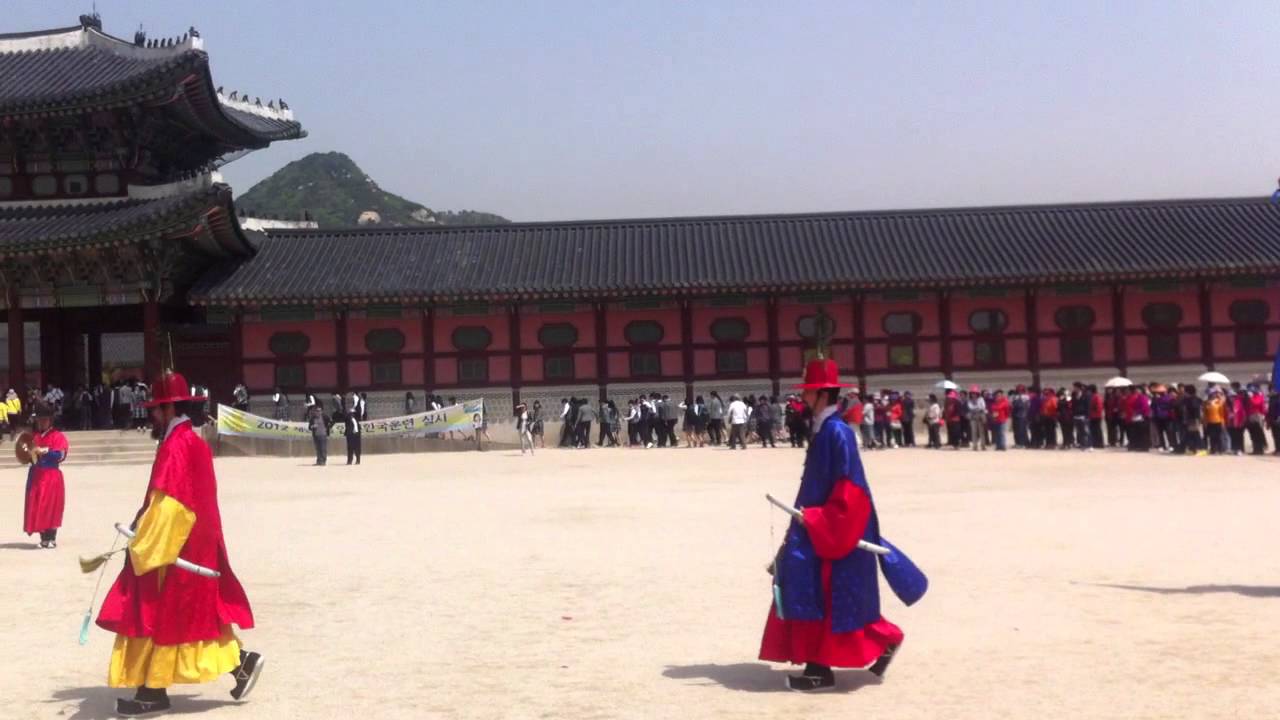 Substituição da Guarda Real, Palácio de Gyeongbokgung em Seul, Coréia ...