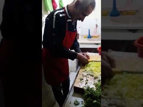 İşini Aşkla Yapan Aşçı Dayı Müziğin Ritminde Bıçak Show