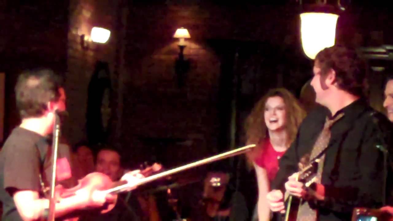 The Violent Femmes singer, Gordon Gano performs "Blister in the Sun ...