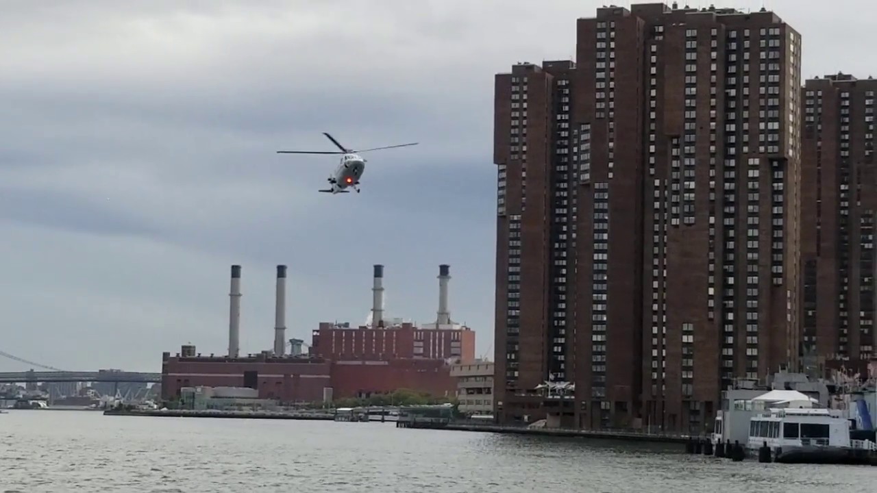 VIP Helicopter Arriving At The FlyBlade East 34th Street Heliport In ...