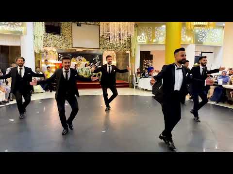 Damat ve arkadaşlarından muhteşem Bahça Duvarından Aştım koreografisi