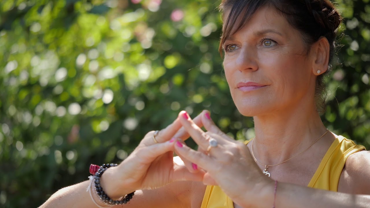 Mudra-Flow mit Christiane und Thomas Wolff - YouTube