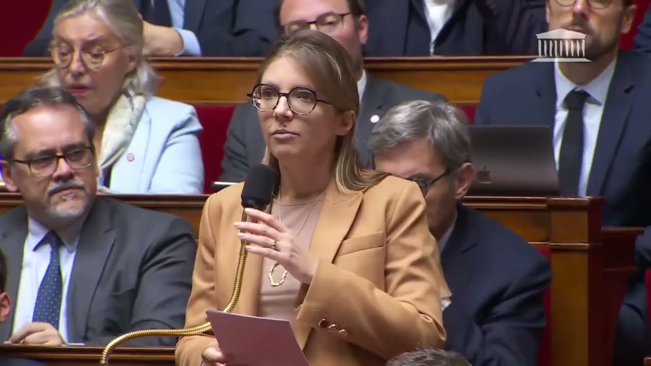 Intervention d'Aurore Bergé lors des Questions au Gouvernement - YouTube