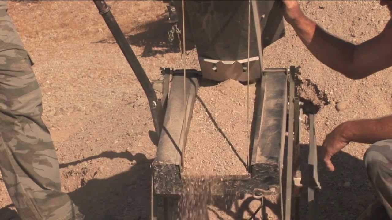 Gold Prospecting- With a Keene Drywasher. - YouTube