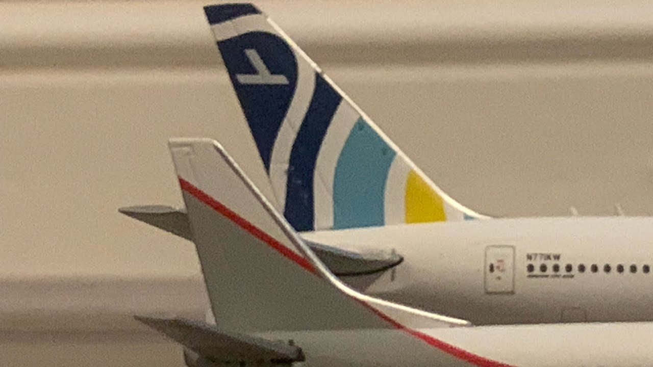 1.400 scale Gemini Jet s Kalitta Charter 2 and Eastern B777 - YouTube