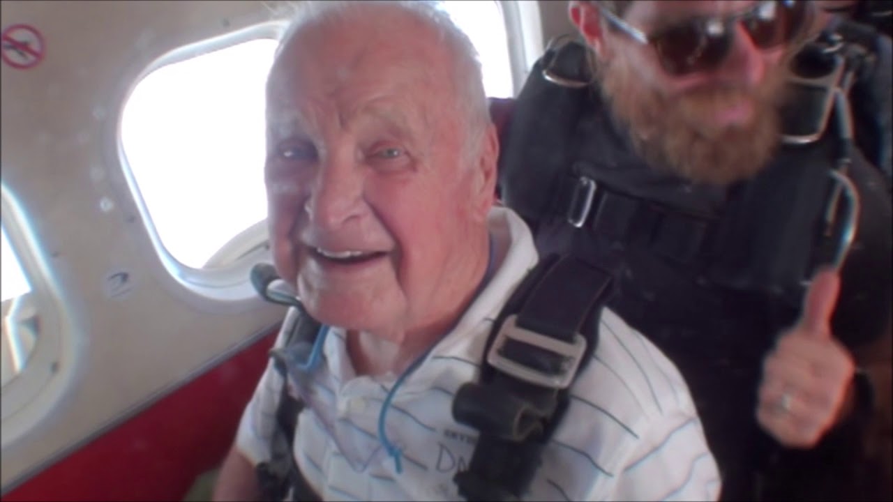 95 year old great grandpa Don Neumeyer skydiving from 13,500 feet - HD ...
