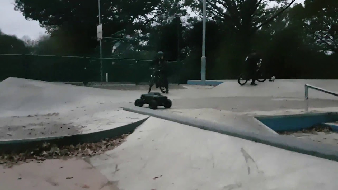 First run with Unbreakable X-Maxx Shell at Skate Park - YouTube