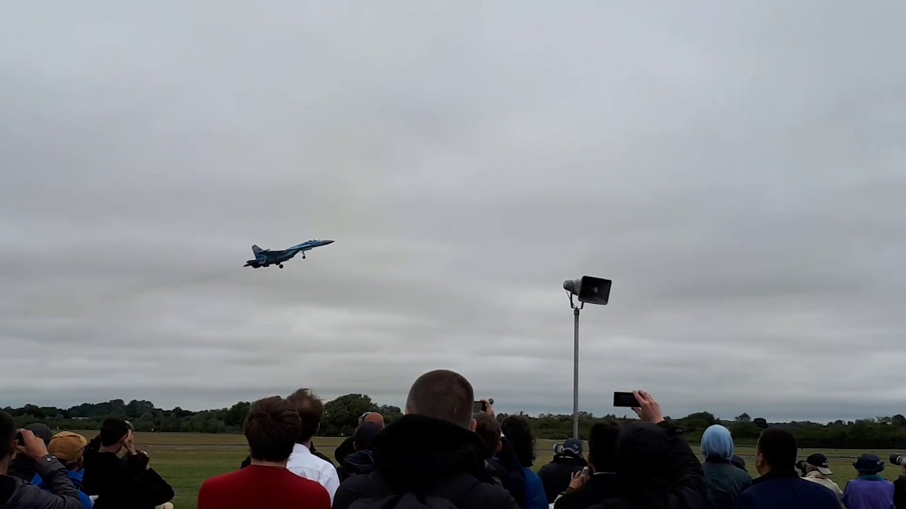 Sukhoi Su-27 (Cy-27) at RIAT2017 - YouTube