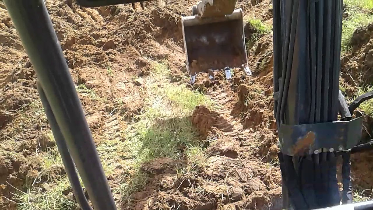 Scraping off the grass John Deere 27d - YouTube