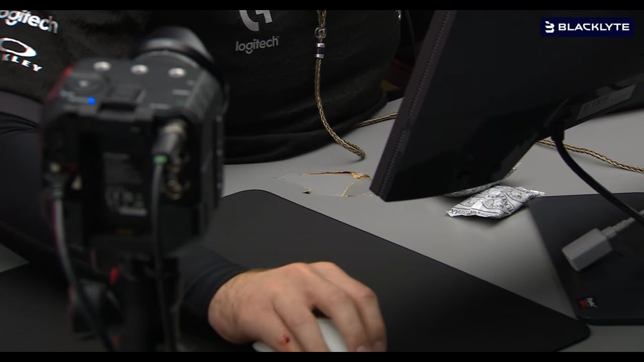 NiKo BREAKS Table and Bleeds Near 1v5 ACE Clutch | CS NEWS - YouTube