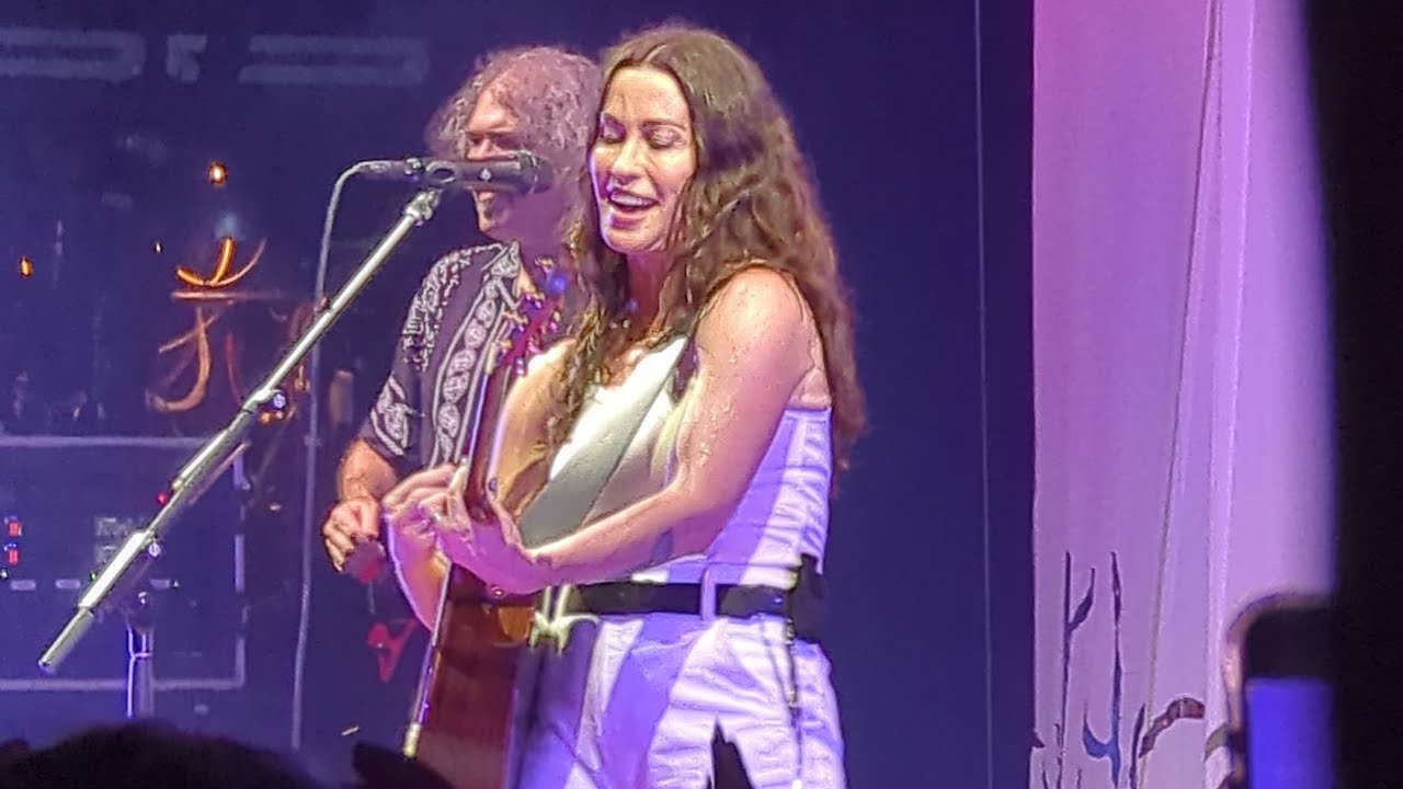 Alanis Morissette - Head Over Feet (Live) - Triple Moon Tour, Houston ...