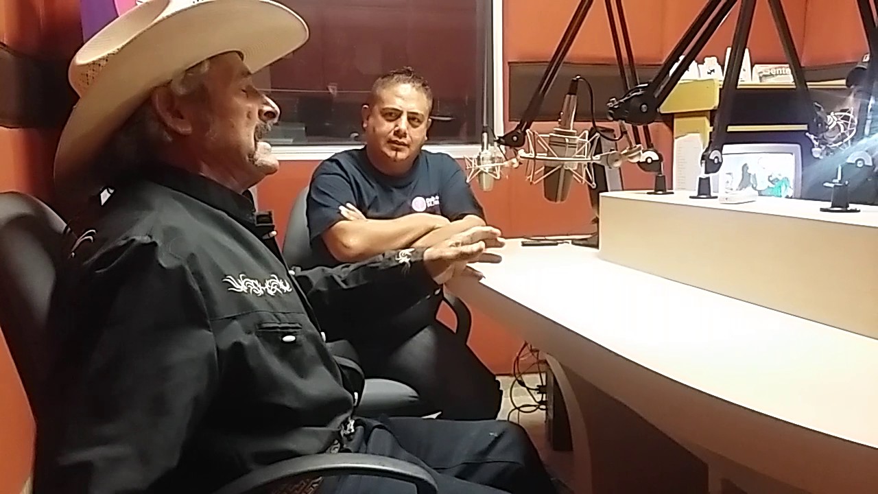 El del Machete - Pilo Chistes Javier Tamez - YouTube