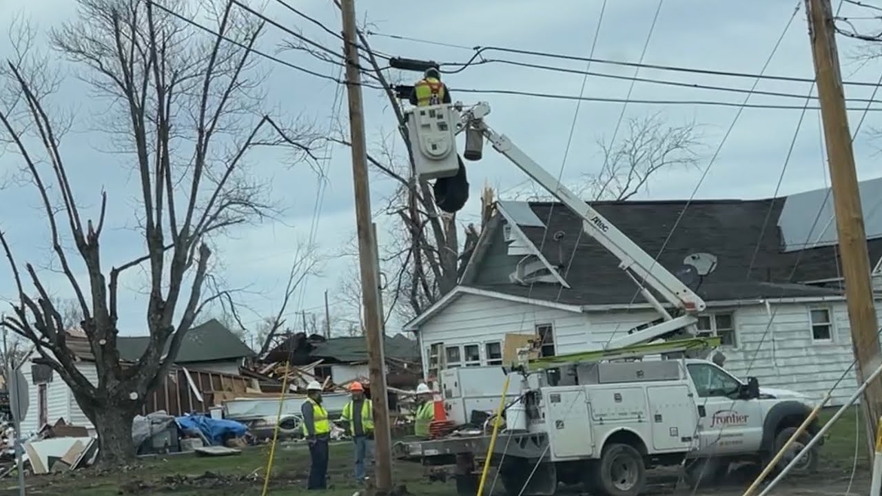 Tornado Clean-Up Efforts in Sullivan, IN | Section St. 4/6/23 - YouTube