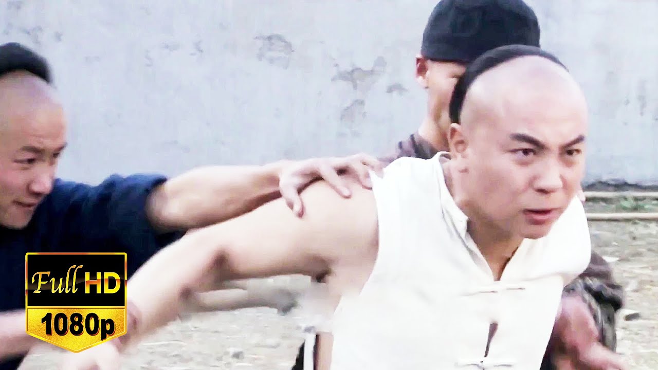 They don't realize that the bullied boy becomes the NO.1 kung fu master ...