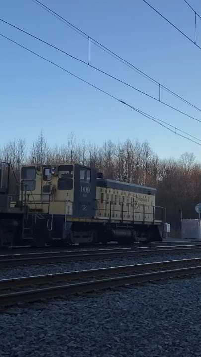 CSX U042 with 3 SD40-2’S & SW9 #909 - YouTube