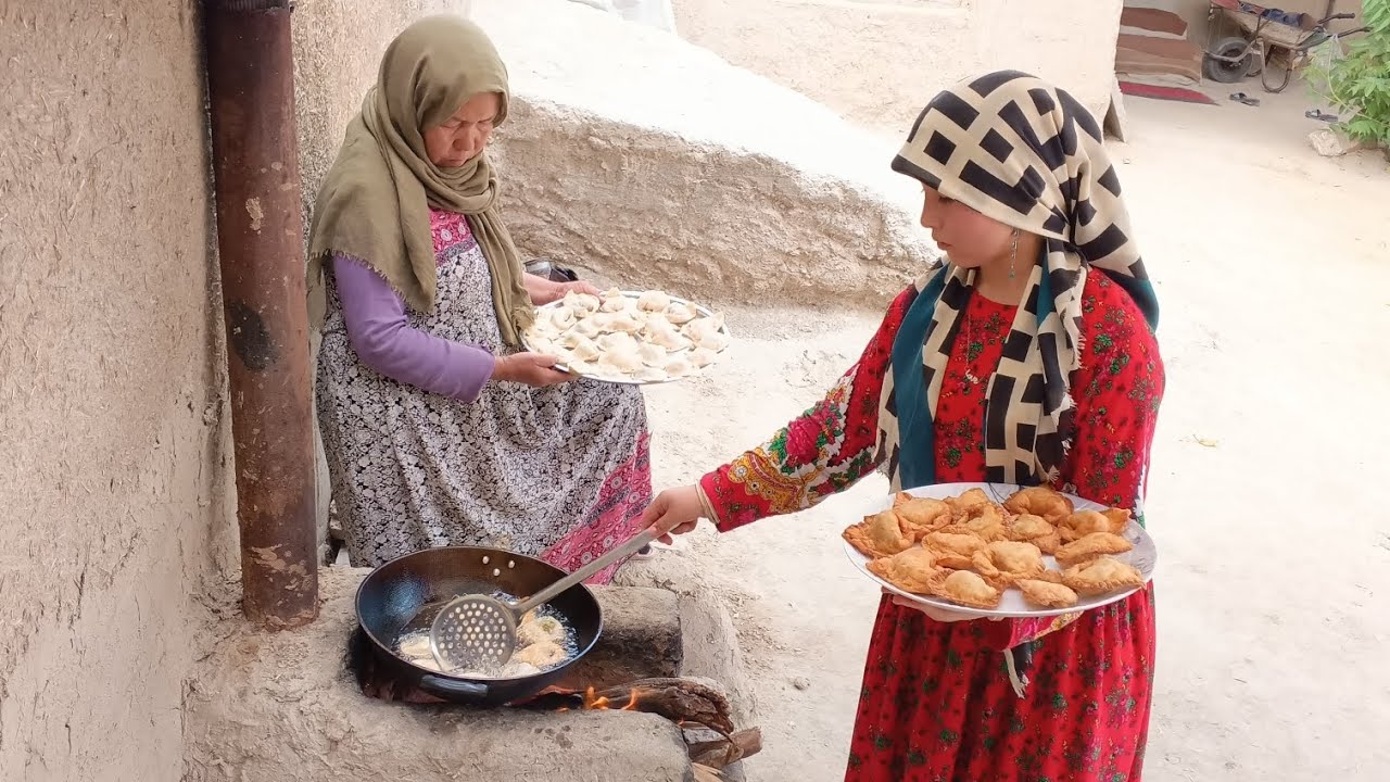 Cooking Afghani Samosa| famous street food| Village Life Afghanistan ...