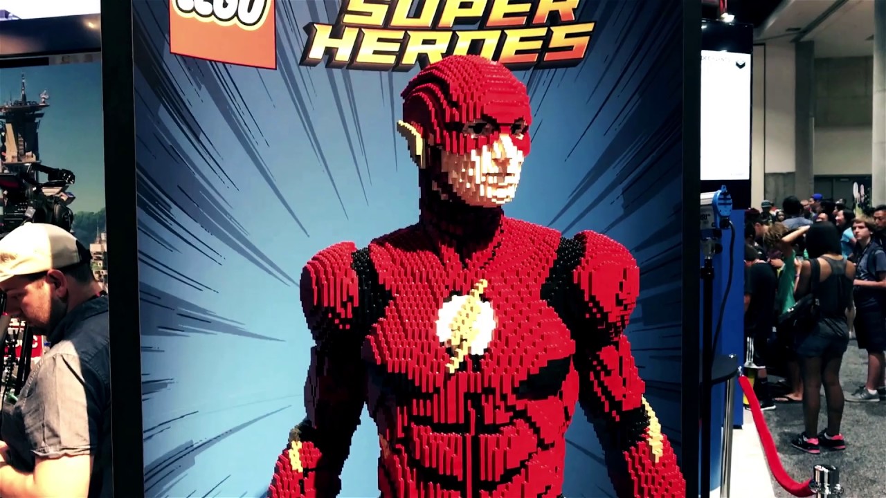 The Flash LEGO Build SDCC 2017 - YouTube
